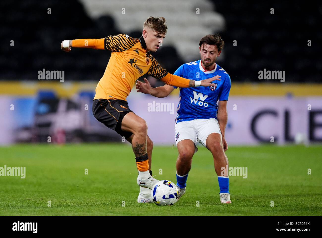 Hull City's Brandon Williams (left) and Sunderland's Patrick Roberts ...