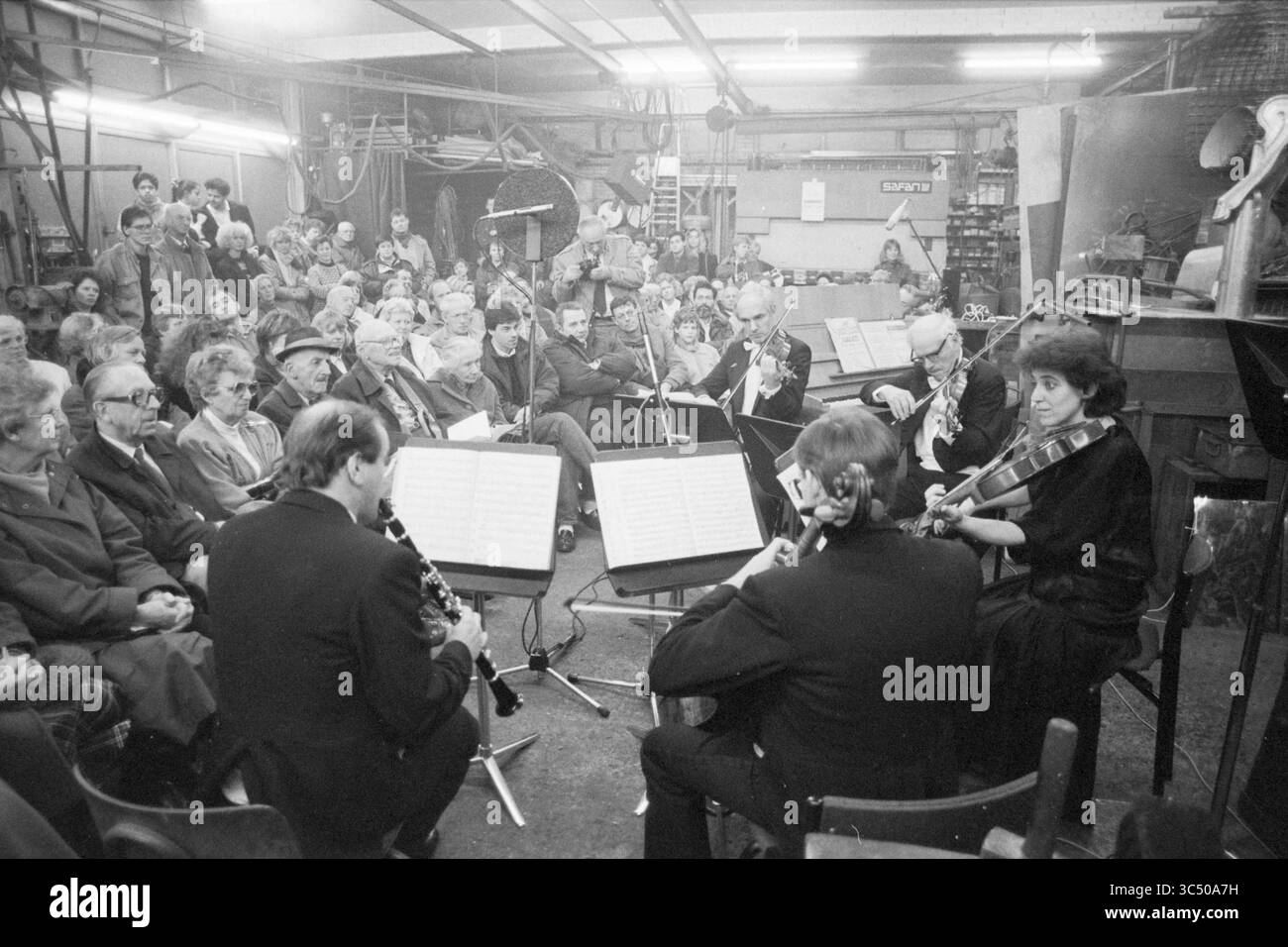 Captivating music performance Black and White Stock Photos & Images - Alamy