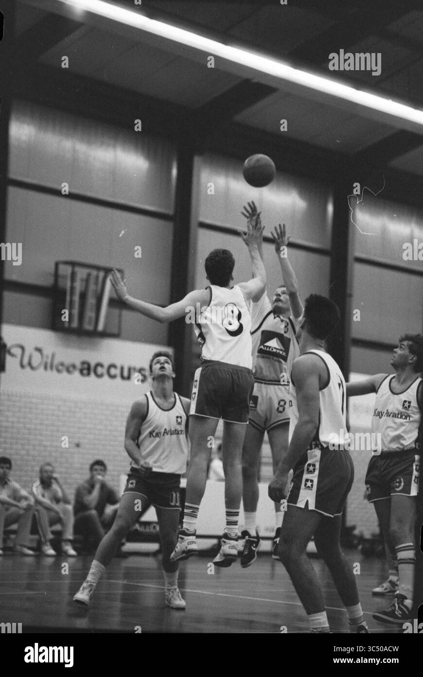 Jersey number 8 leaps hi-res stock photography and images - Alamy