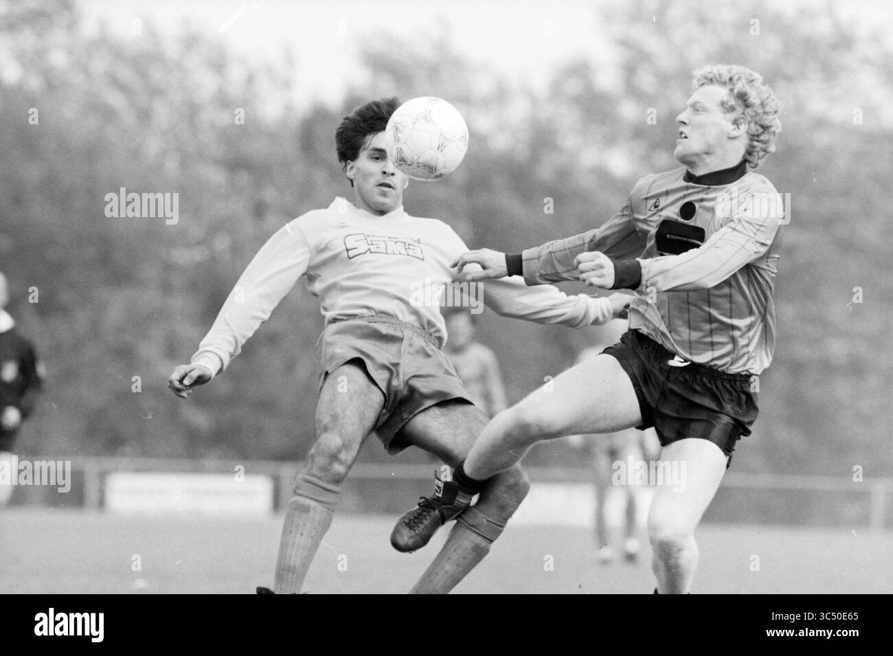 1950 2000 two soccer players clash hi-res stock photography and images ...
