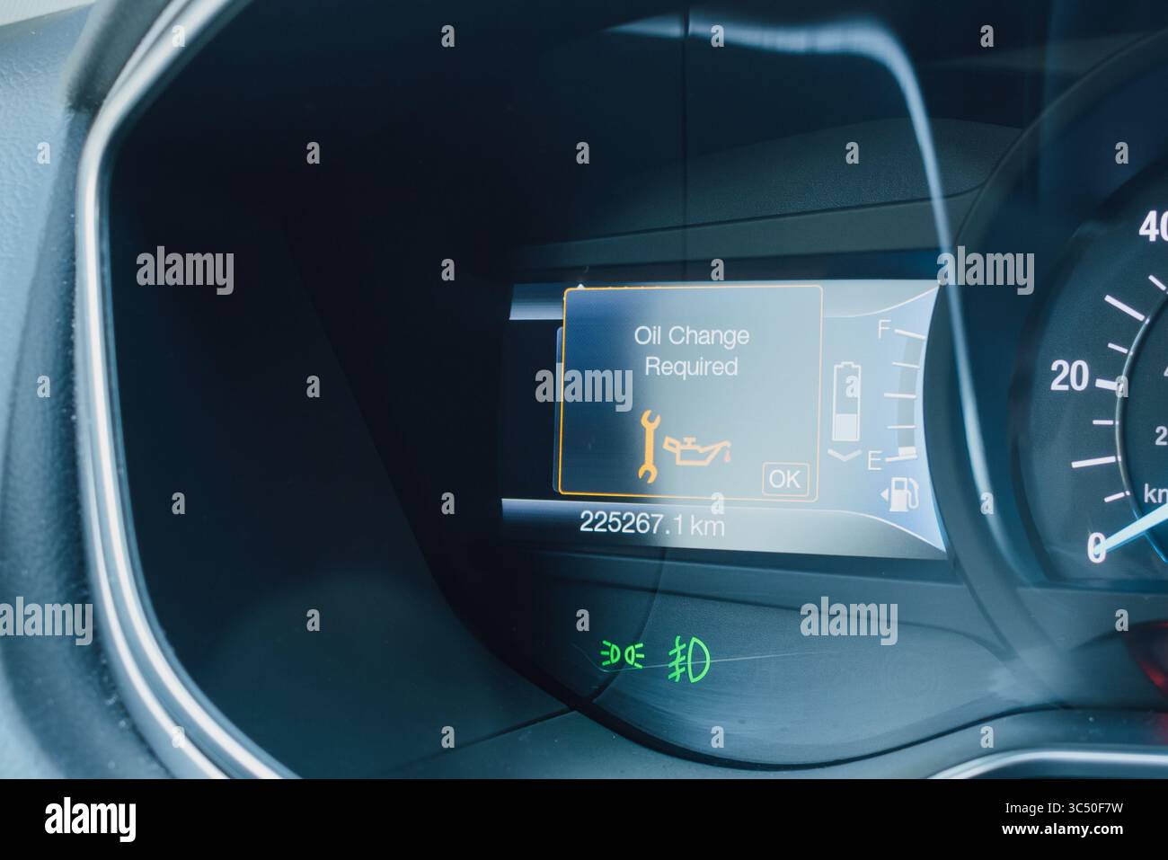 Oil change notification hi-res stock photography and images - Alamy