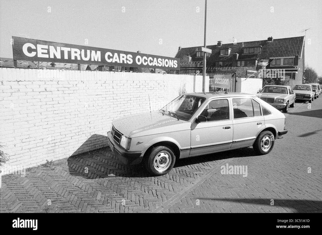 Setting depicts hi-res stock photography and images - Alamy