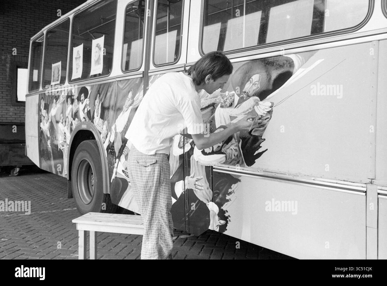 02 07 1987 whizgle news hi-res stock photography and images - Alamy