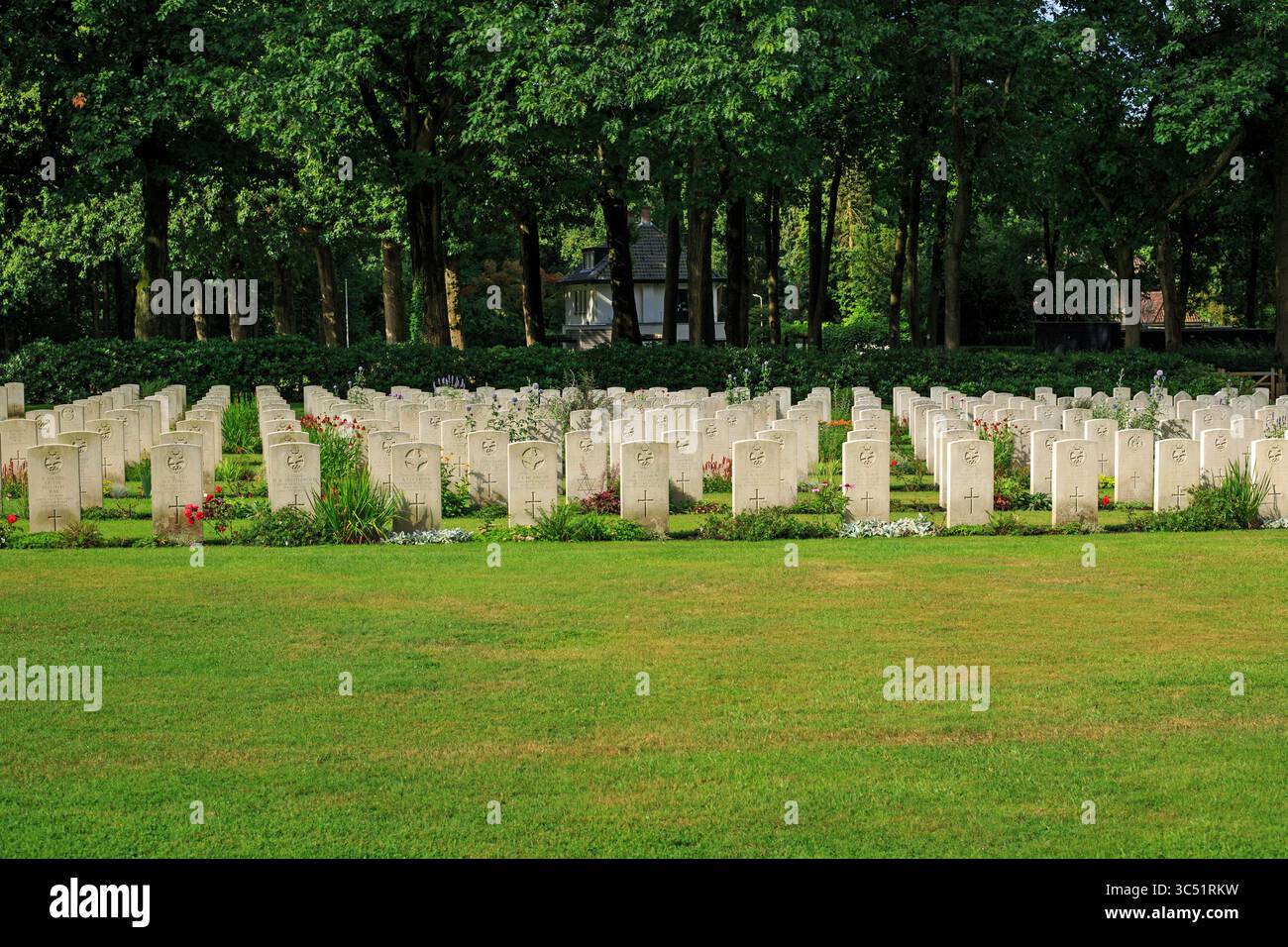 Arnhem Oosterbeek War Cemetery, netherlands 18-07-25. A cemetery ...