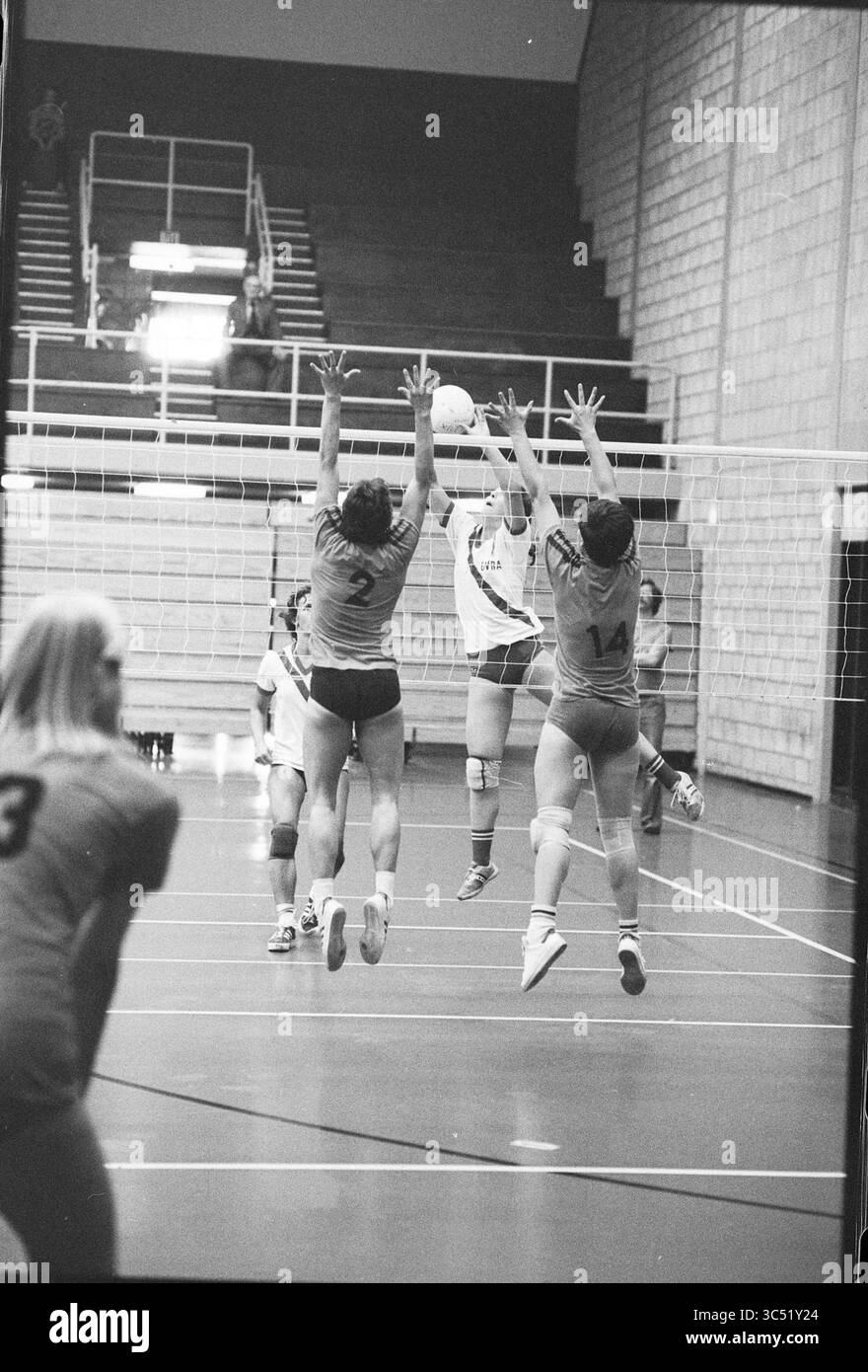 Defenders spike Black and White Stock Photos & Images - Alamy