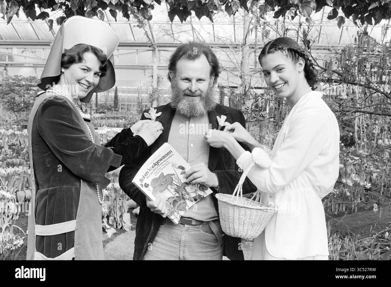 Two bulbous Black and White Stock Photos & Images - Alamy