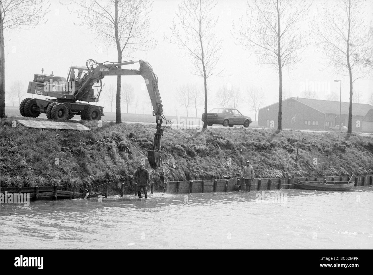 Heavy machinery excavator extends hi-res stock photography and images ...