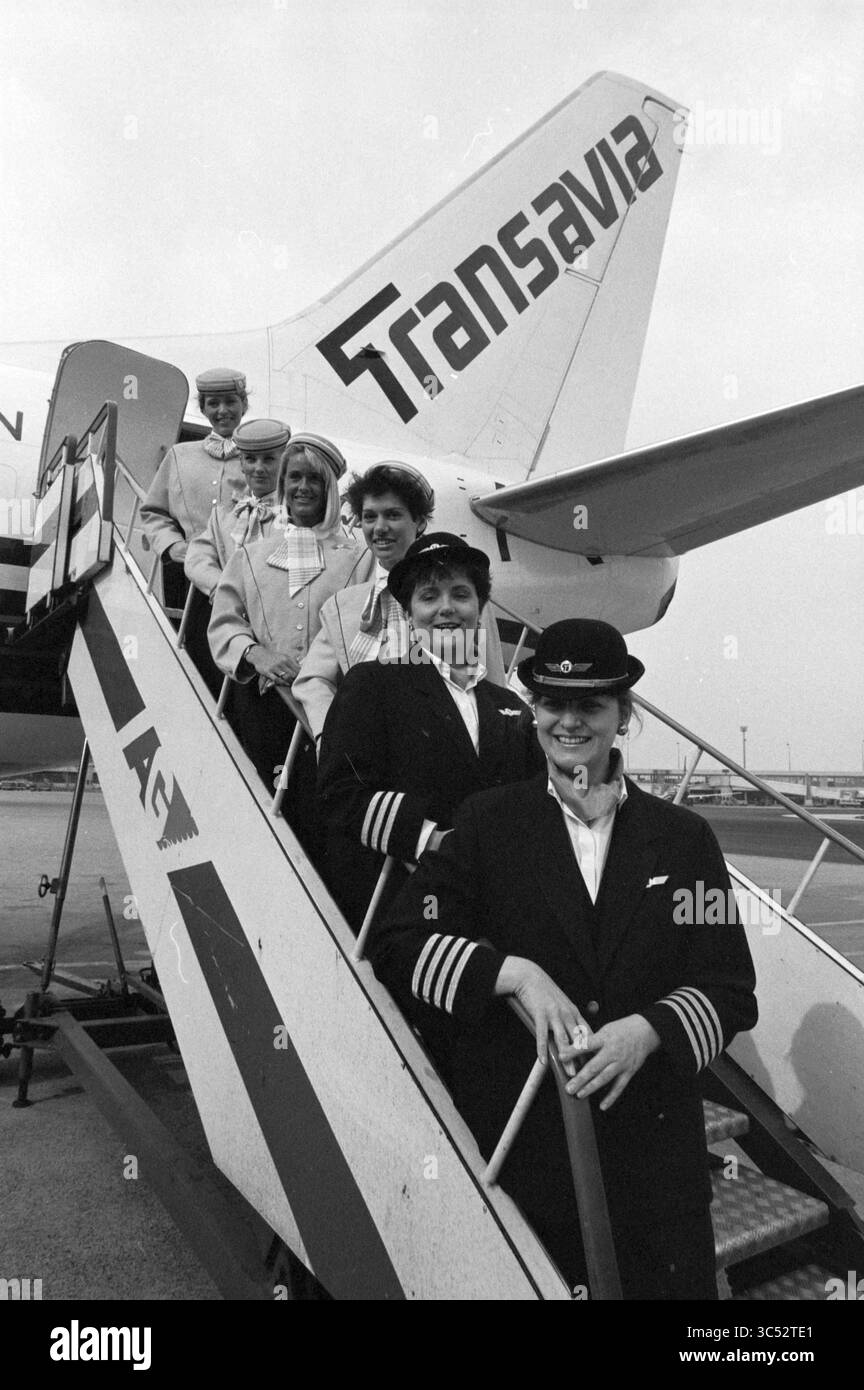 Female crew of Transavia plane at Schiphol. Airplanes., Schiphol, 28-03 ...