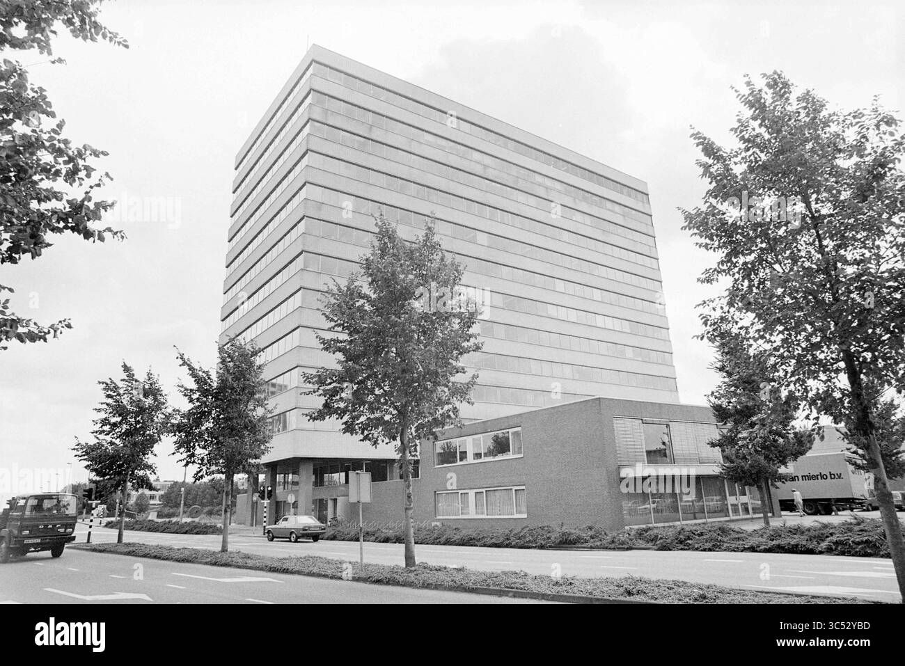 Low rise structure complements hi-res stock photography and images - Alamy