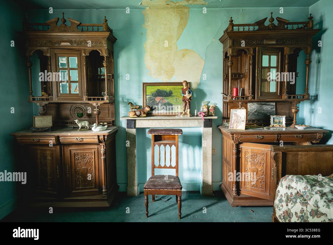 Urbex, abandoned old house somewhere in Belgium Stock Photo - Alamy