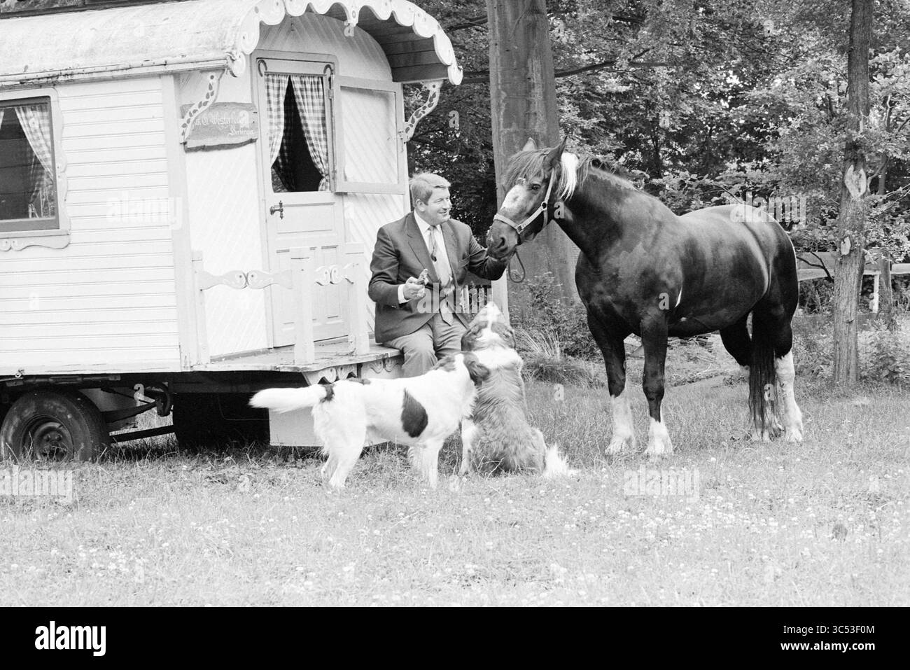 Formal attire interacts hi-res stock photography and images - Alamy