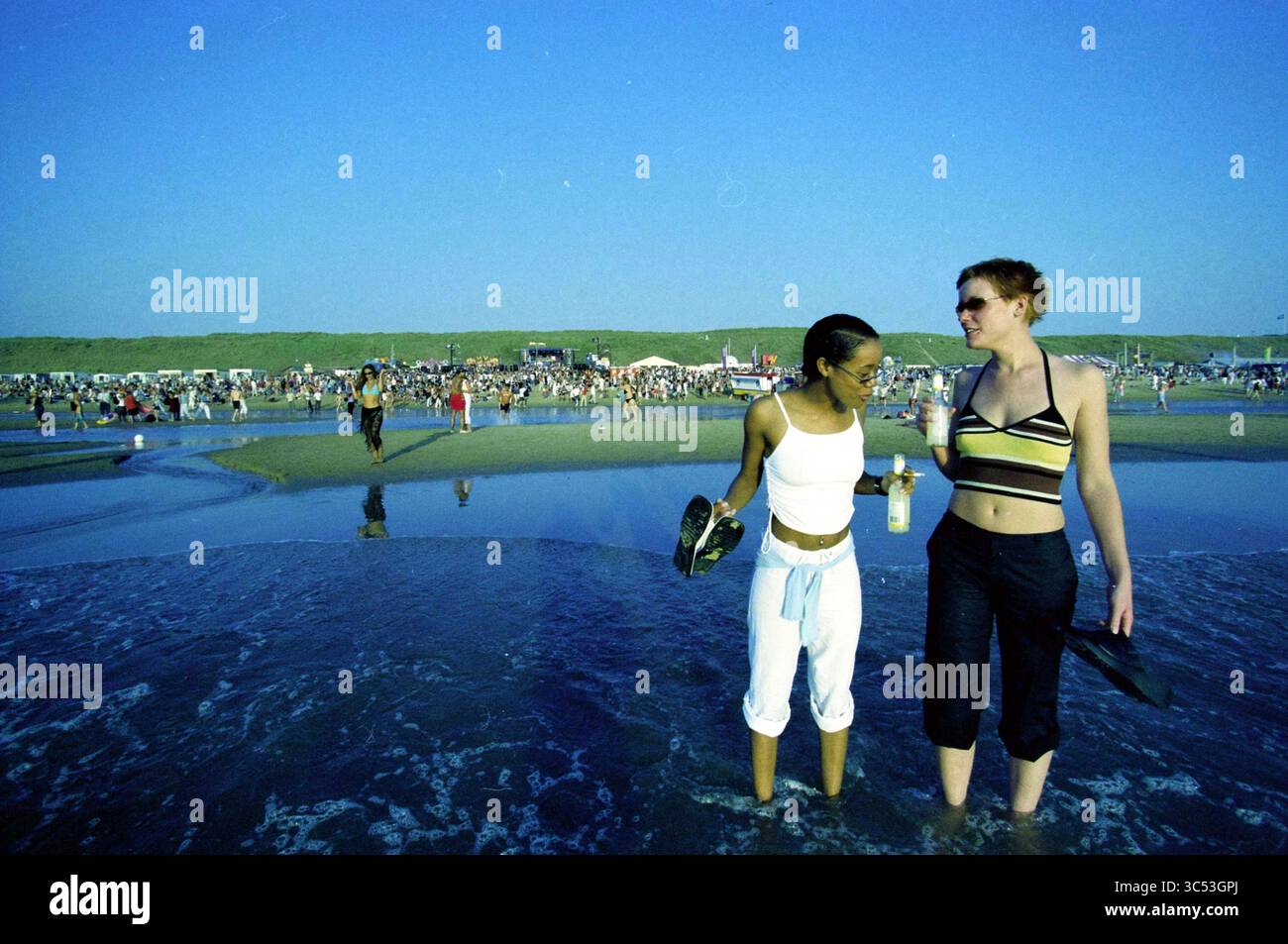 1950 2000 two friends hi-res stock photography and images - Alamy