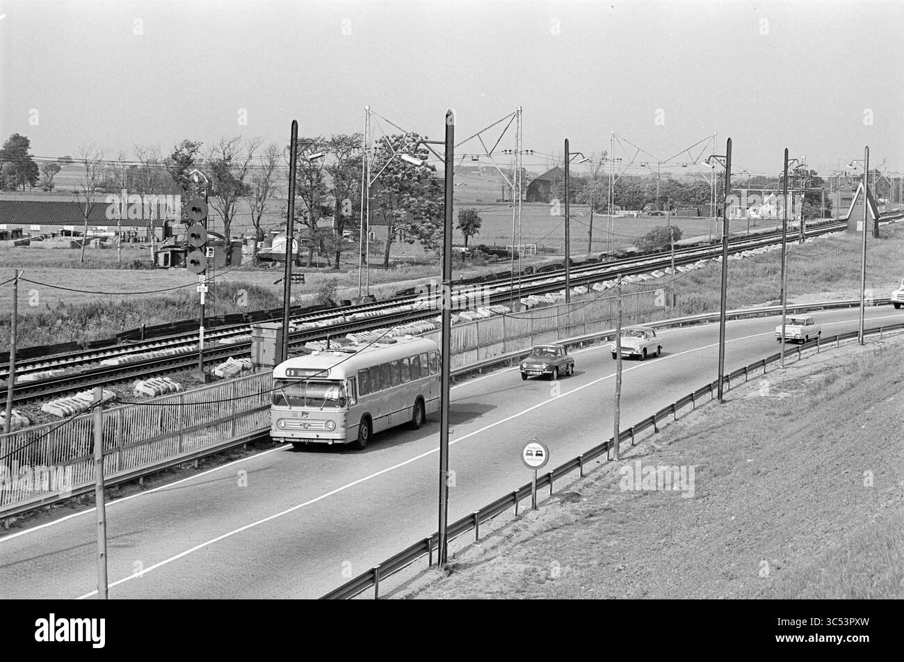 Road lines stretch background hi-res stock photography and images - Alamy