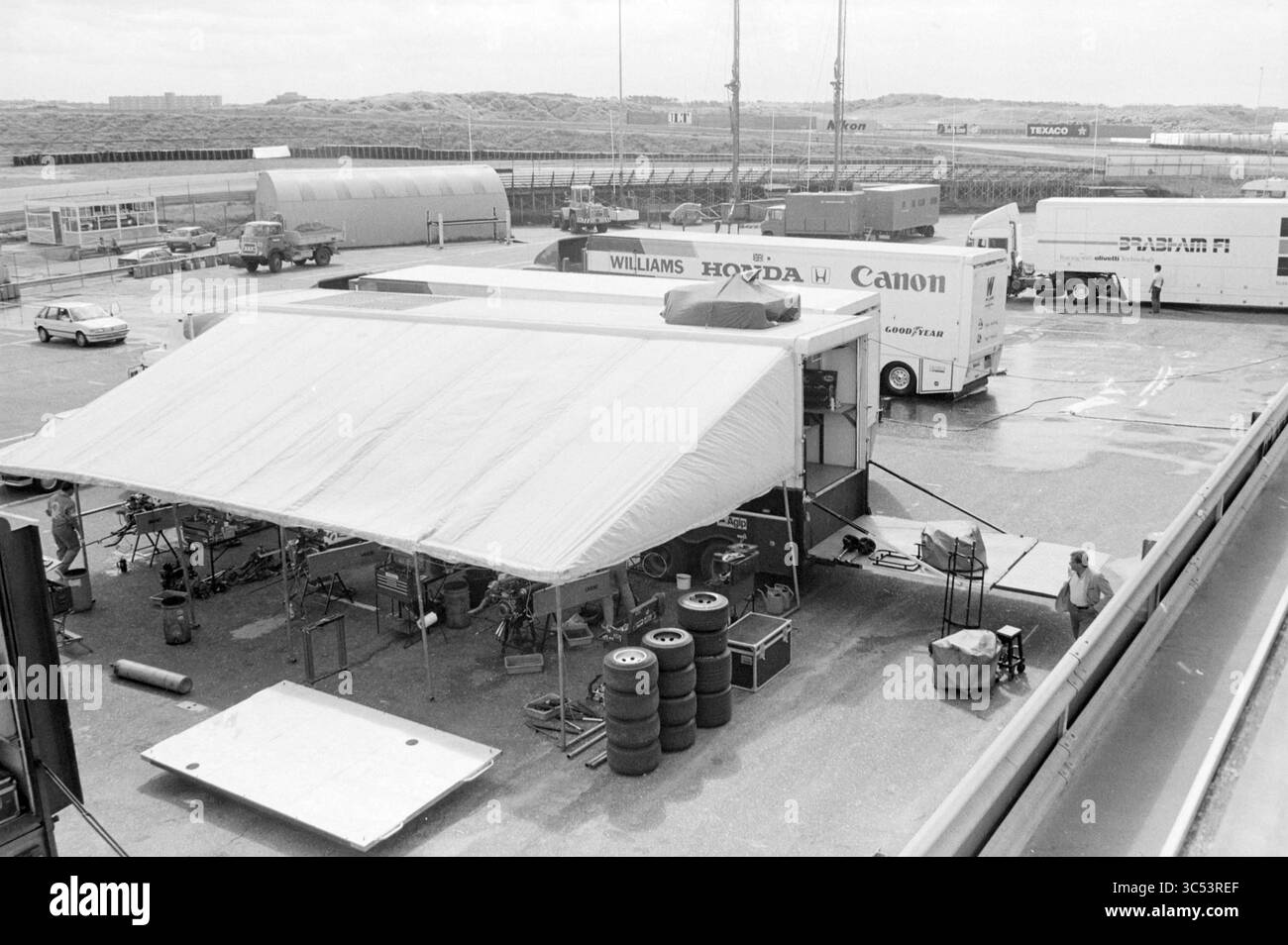 Formula 1 paddock 1985 hi-res stock photography and images - Alamy