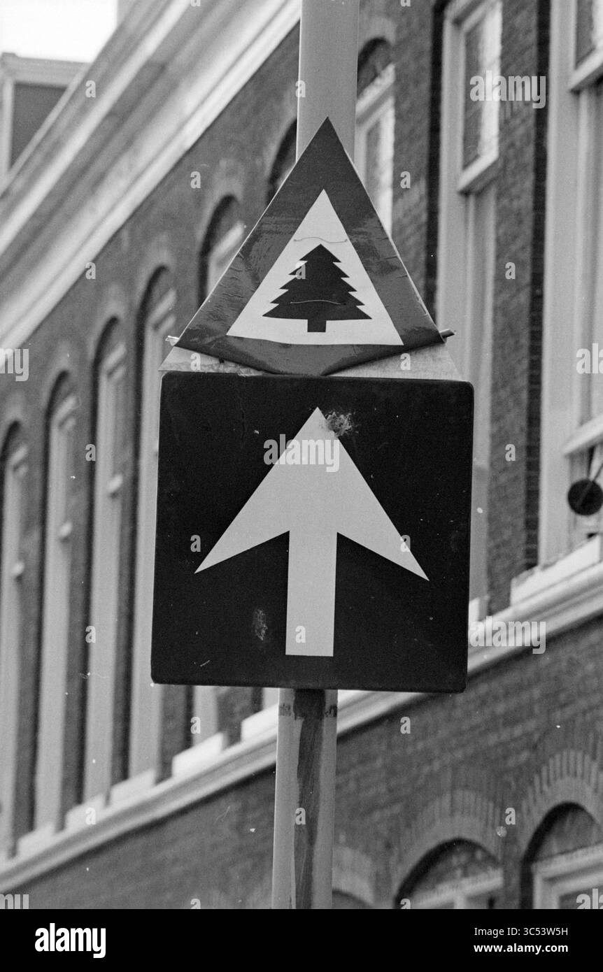 Strange traffic sign, Schotenweg, Signs, Haarlem, Schoterweg, The ...