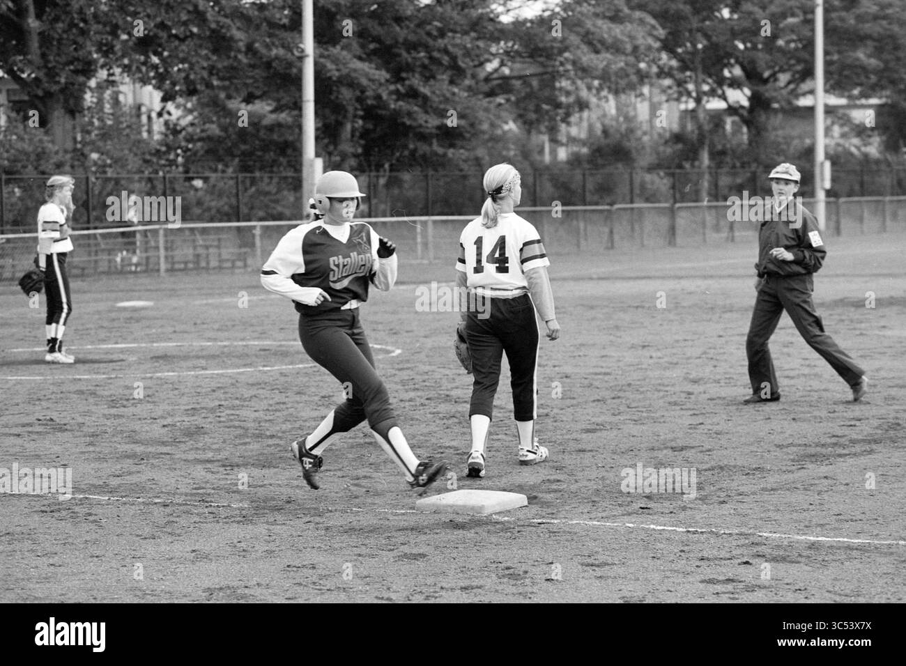 Female softball player rounds hi-res stock photography and images - Alamy