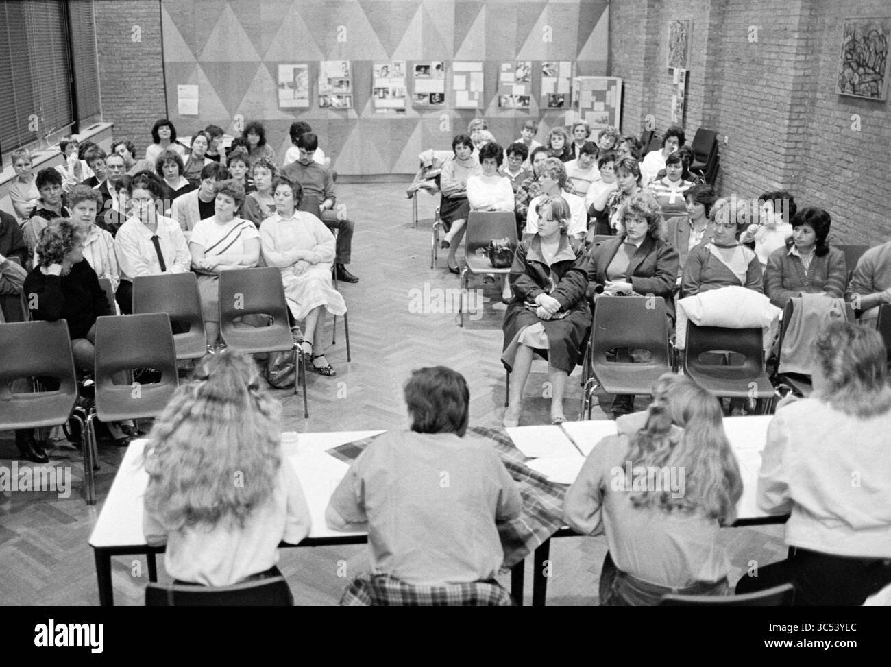 Large group divided people hi-res stock photography and images - Alamy