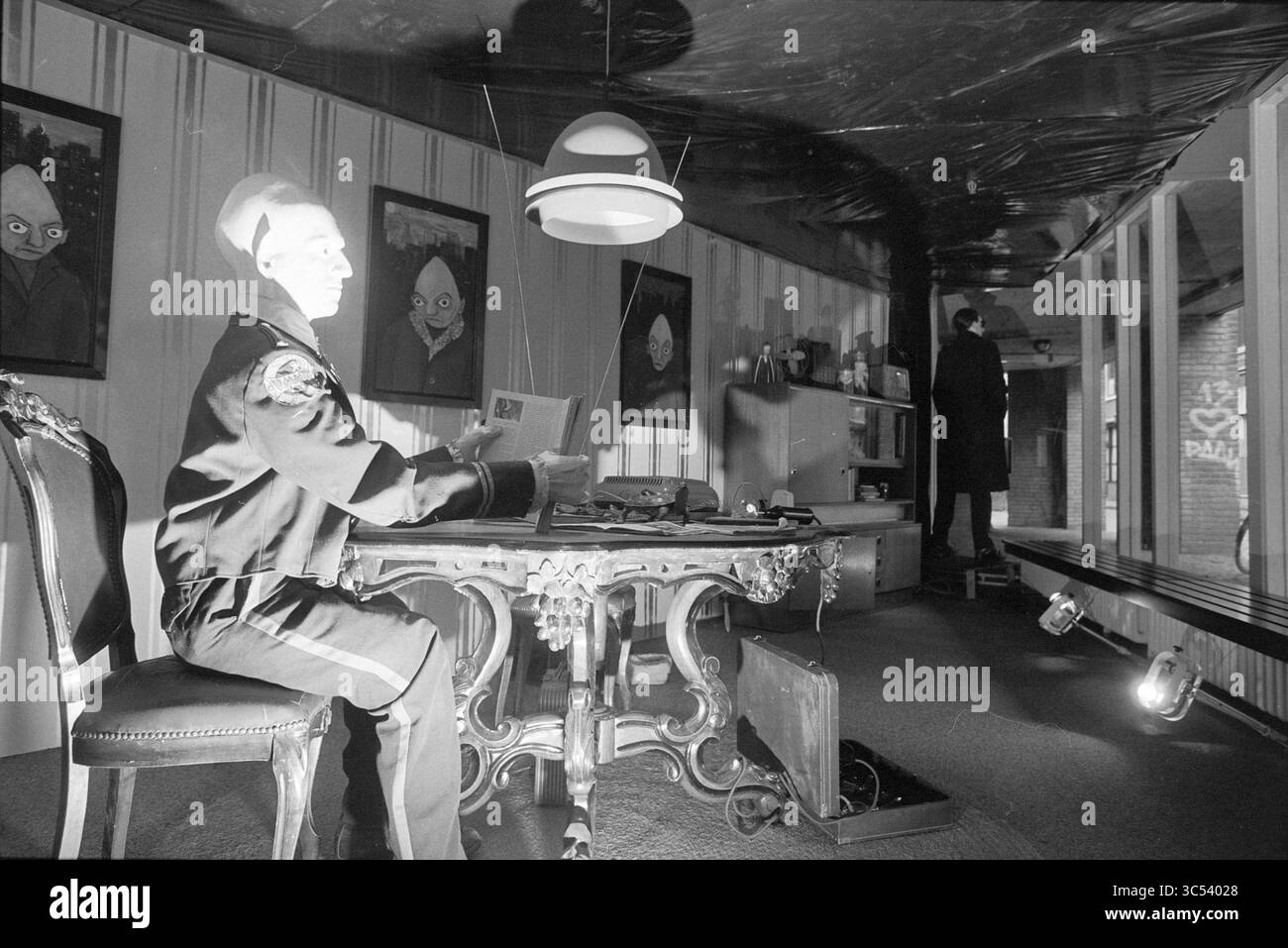 Dimly lit scene featuring lamp hi-res stock photography and images - Alamy