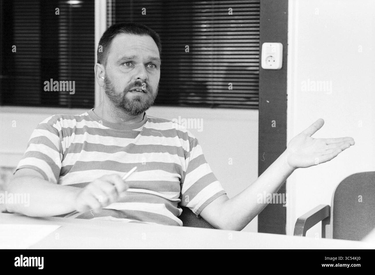 Hand gestures explaining Black and White Stock Photos & Images - Alamy