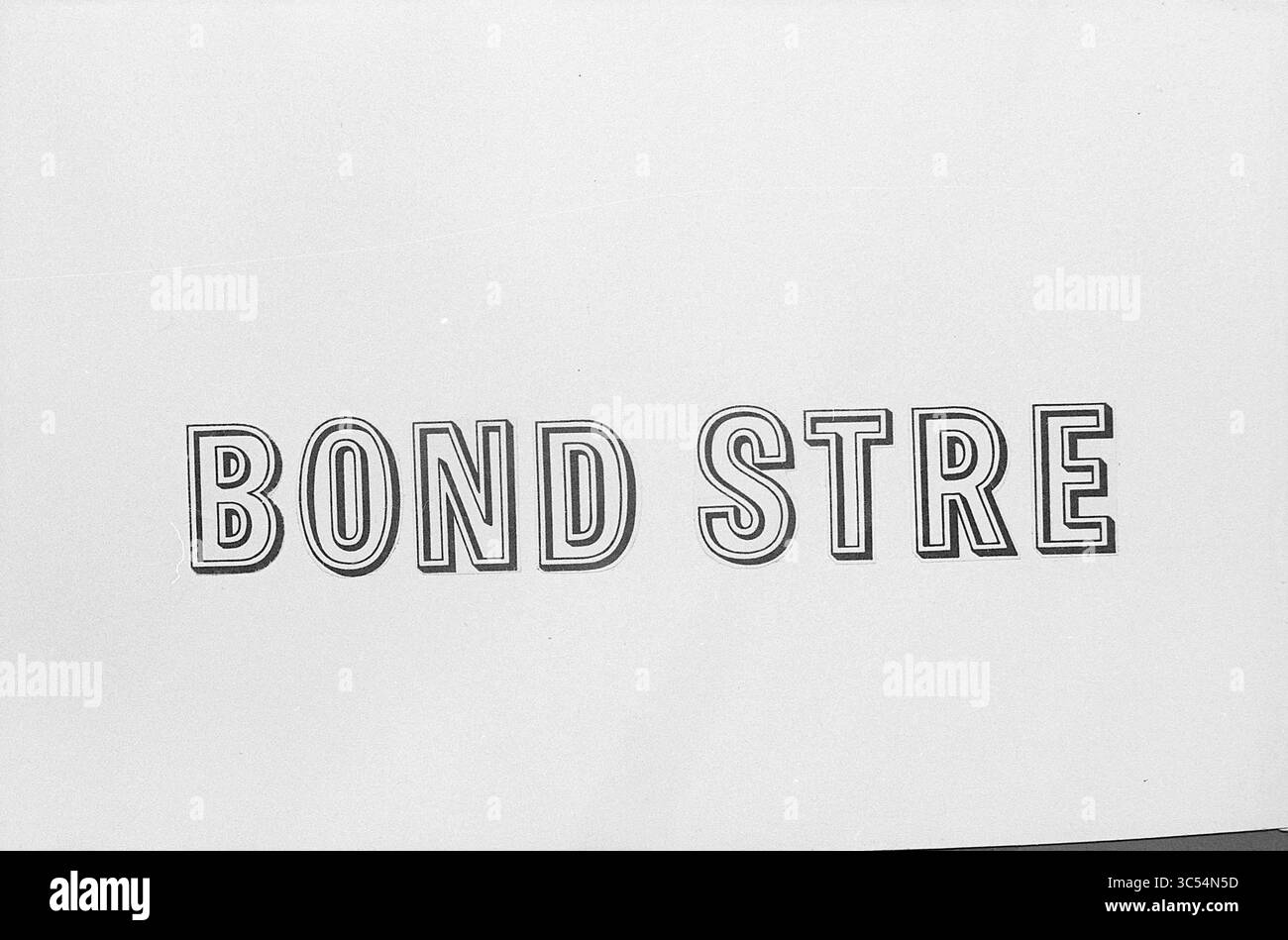 Referencing bond street hi-res stock photography and images - Alamy