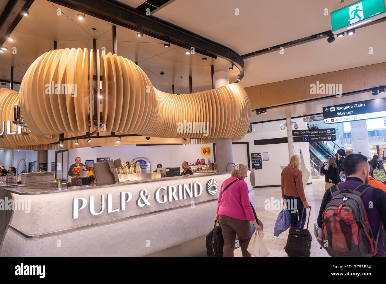 Cafe sydney domestic airport terminal hi-res stock photography and ...