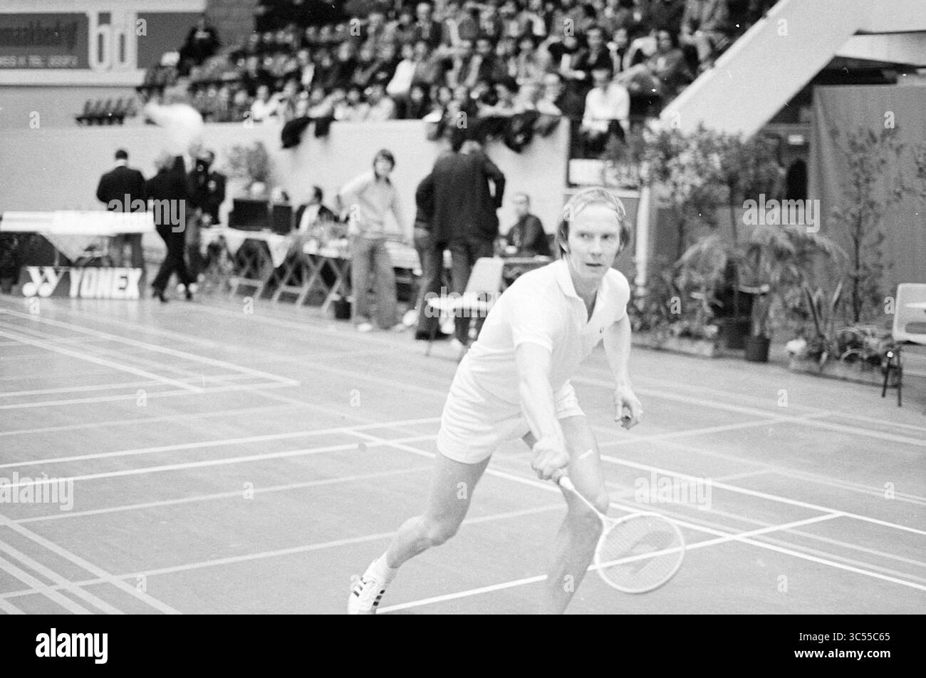 Racket into crowd Black and White Stock Photos & Images - Alamy