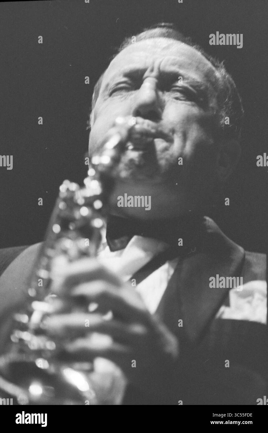 Closed 2000 Black and White Stock Photos & Images - Alamy