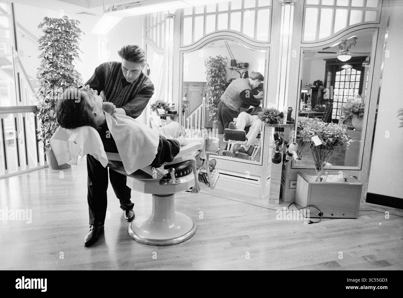 Mens hair salon cornet hi-res stock photography and images - Alamy