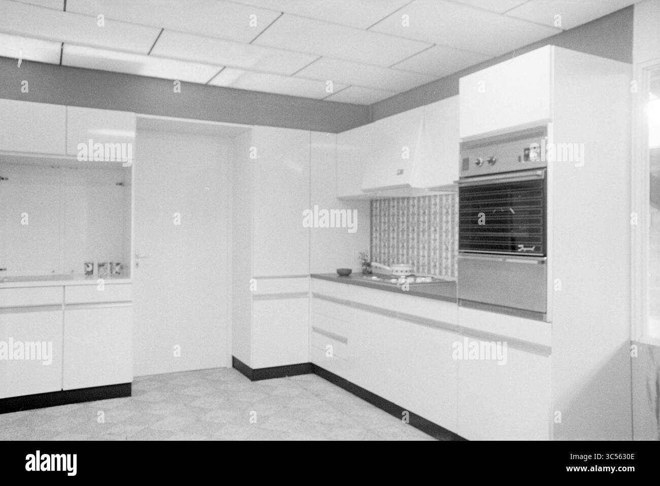 Kitchen showroom, Cruquius, Cruquius, 25-06-1971 Whizgle News, Dutch ...