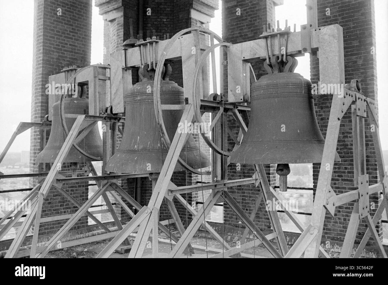 1950 2000 four large bells hi-res stock photography and images - Alamy