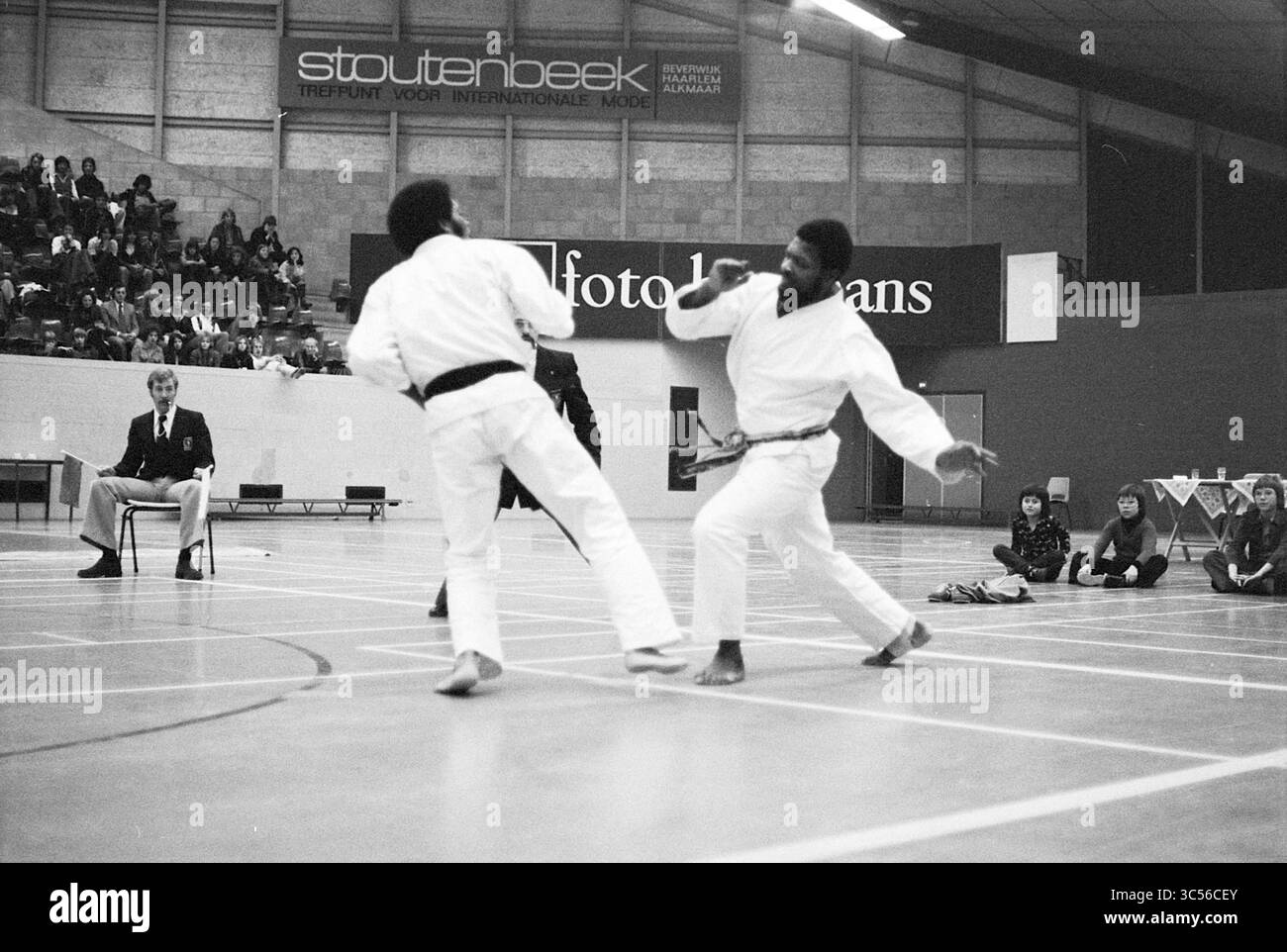 Traditional karate gis hi-res stock photography and images - Alamy