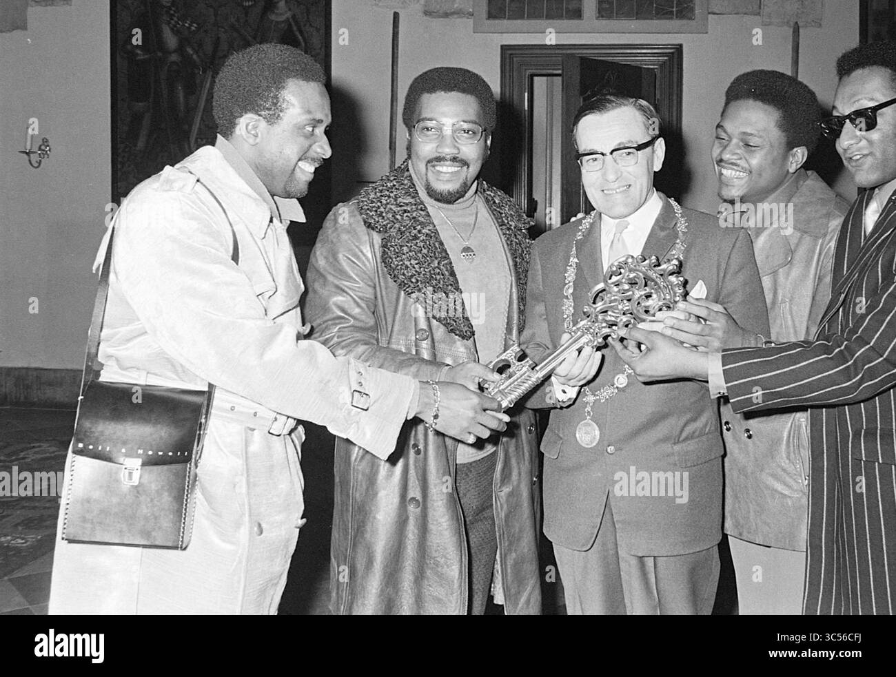 Large ceremonial key hi-res stock photography and images - Alamy