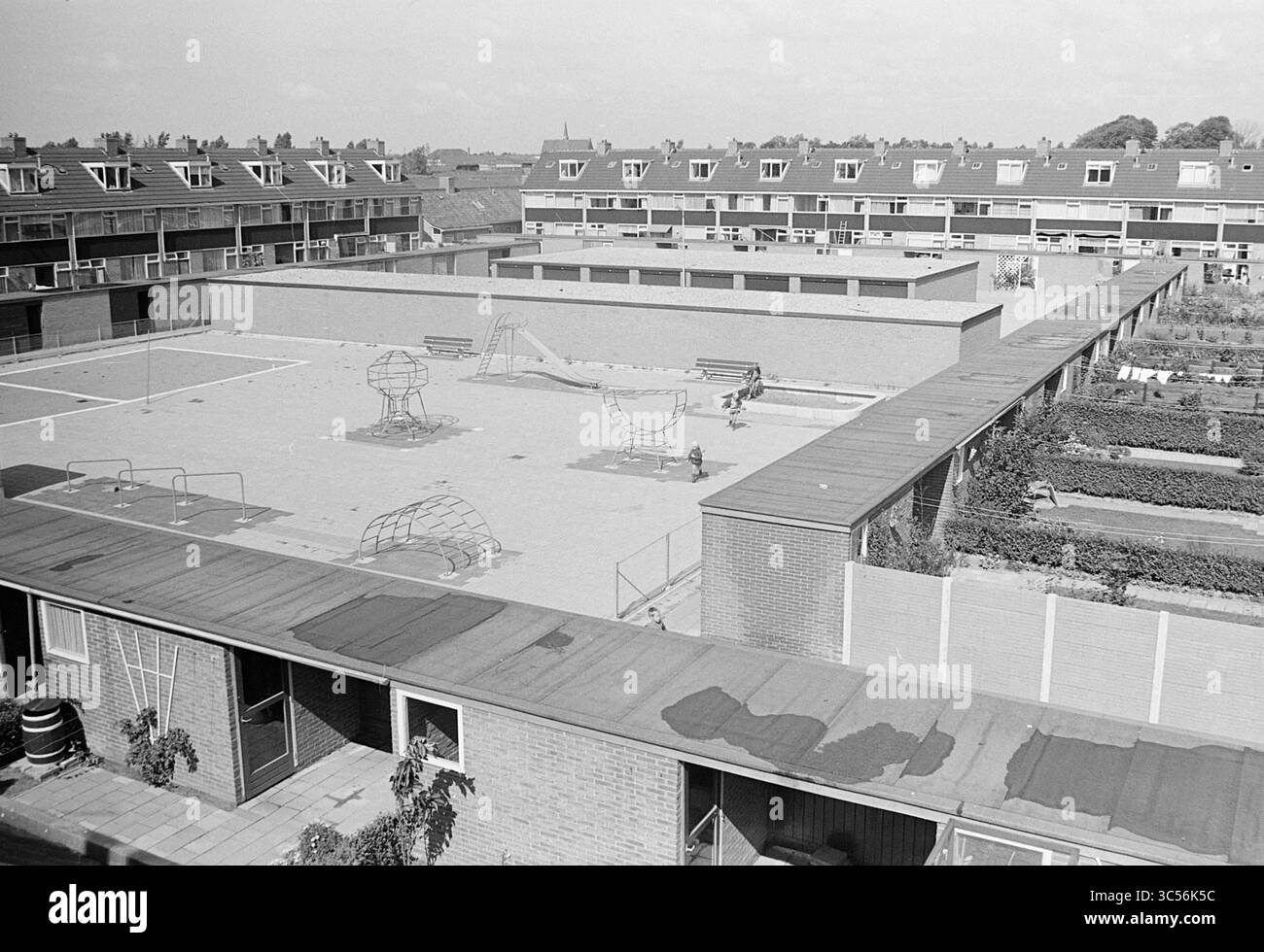 Neighboring homes create hi-res stock photography and images - Alamy