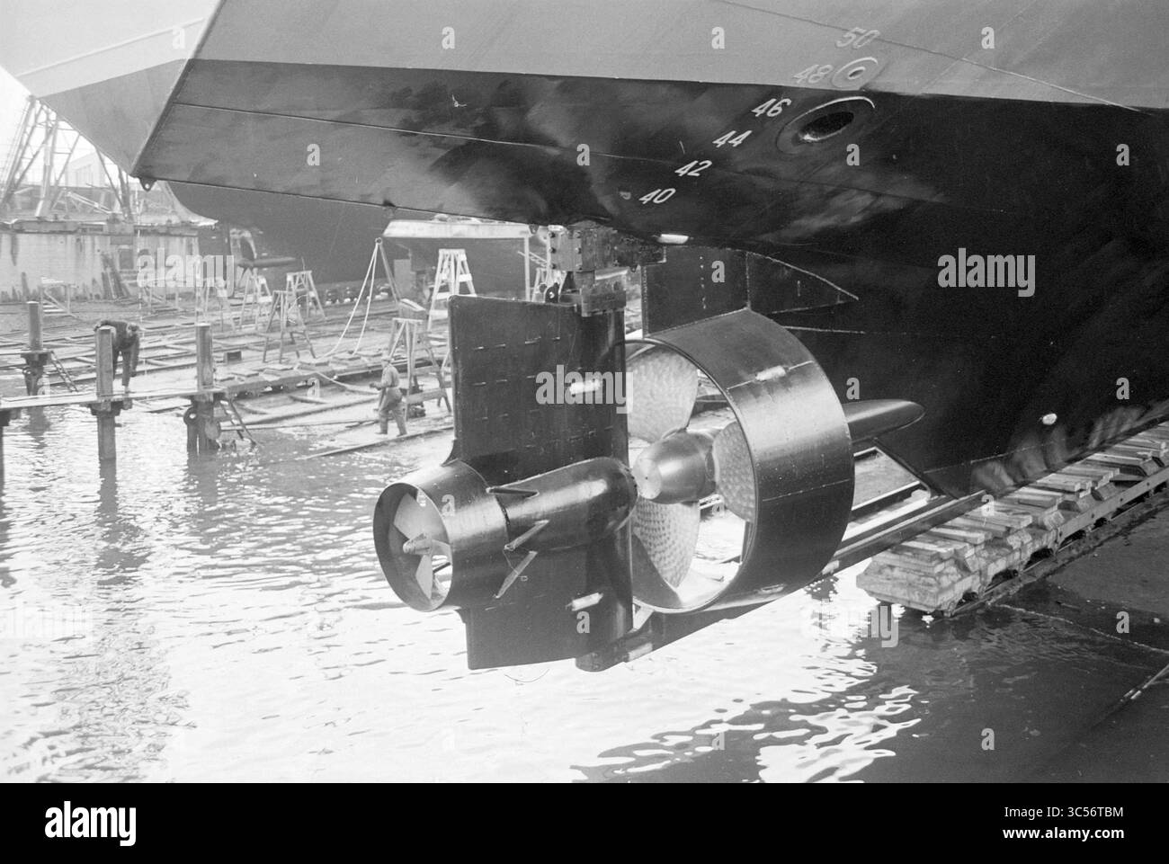 Azimuth thruster Black and White Stock Photos & Images - Alamy