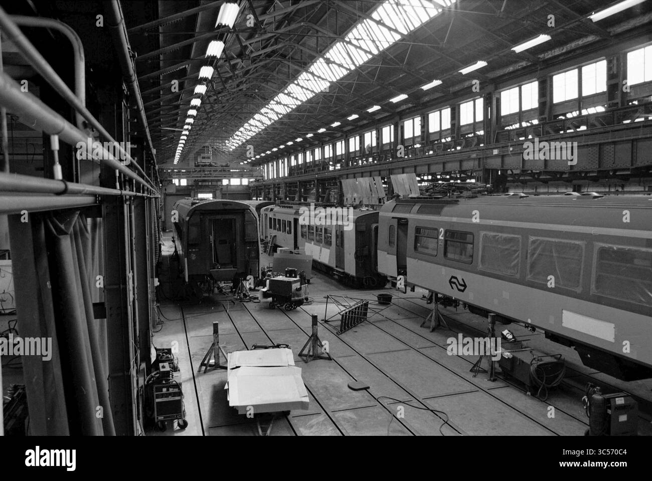 Expansive train maintenance facility hi-res stock photography and ...