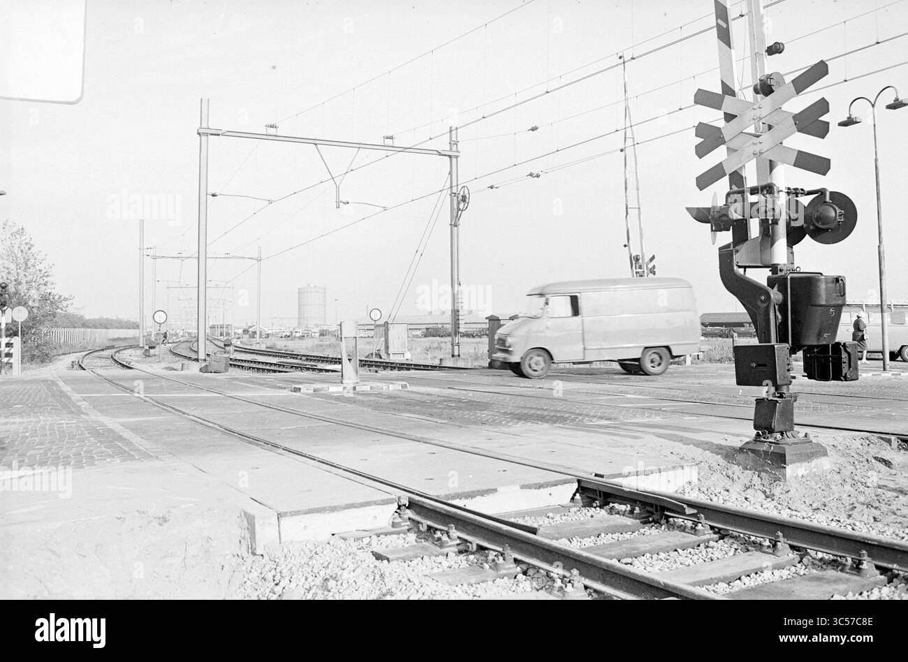 Level crossing with third track Beverwijk, Railways, 22-09-1965 Whizgle ...