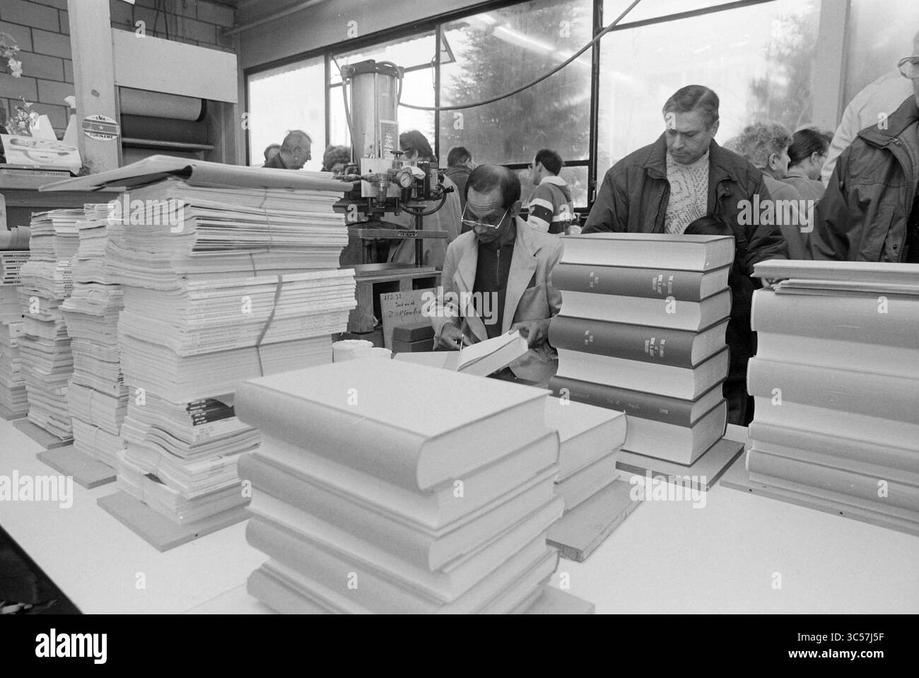 Finished volumes hi-res stock photography and images - Alamy