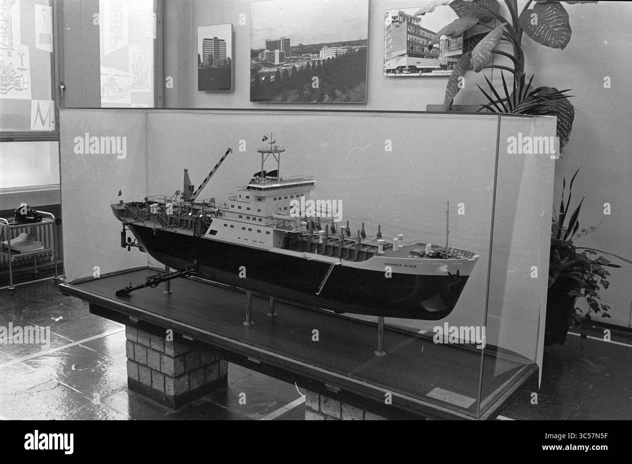 Ship model of the suction dredger Humber River, 00-02-1971 Whizgle News ...