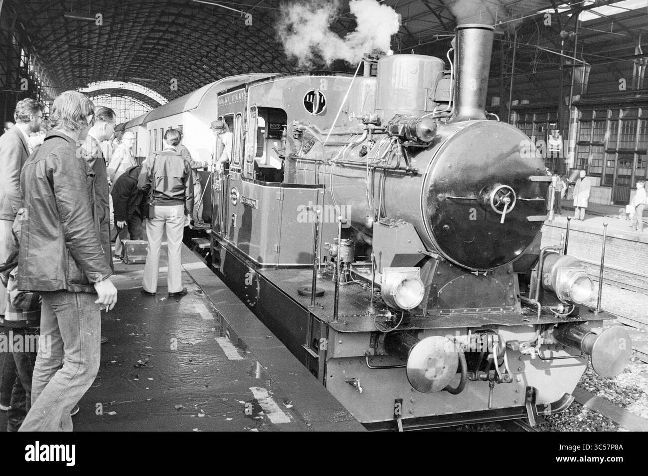 140 years of railways, steam locomotive at Haarlem station, 16-10-1979 ...