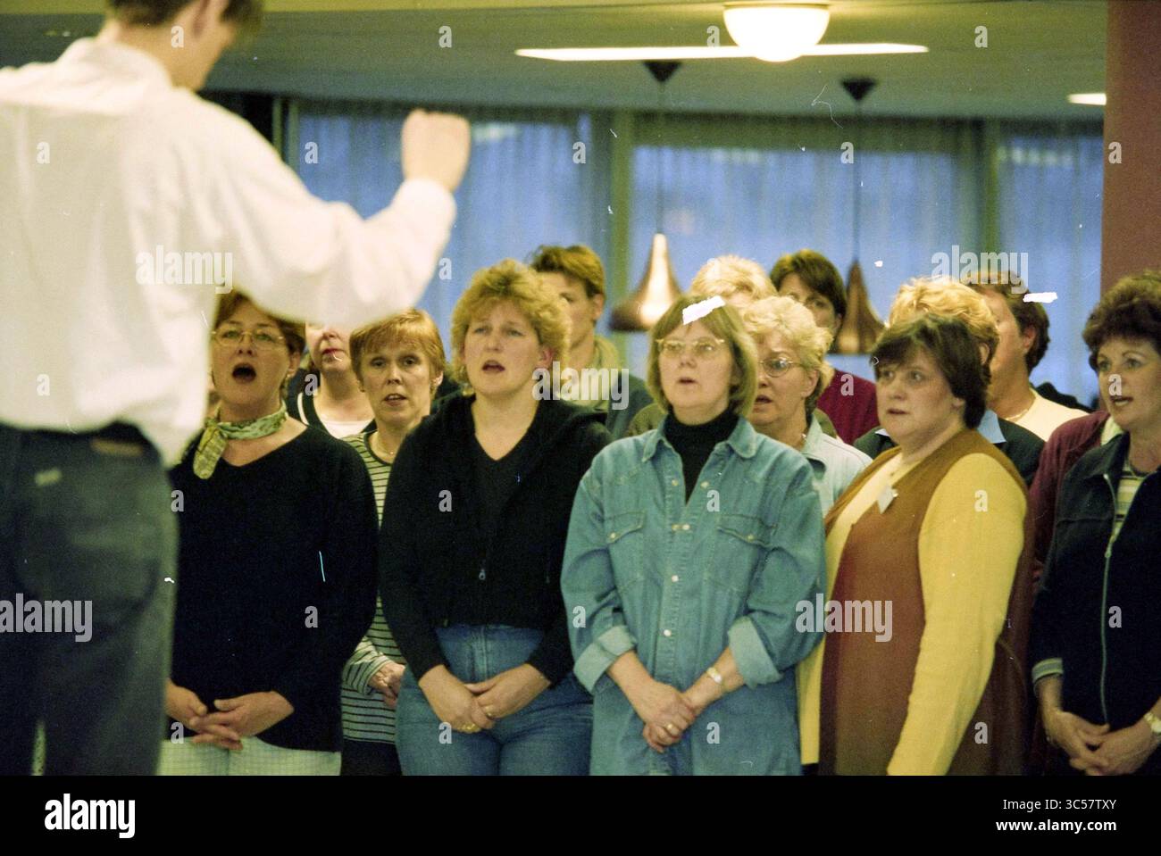 Women's choir Sparkle Velserbroek, Velserbroek, 28-03-2000 Whizgle News ...