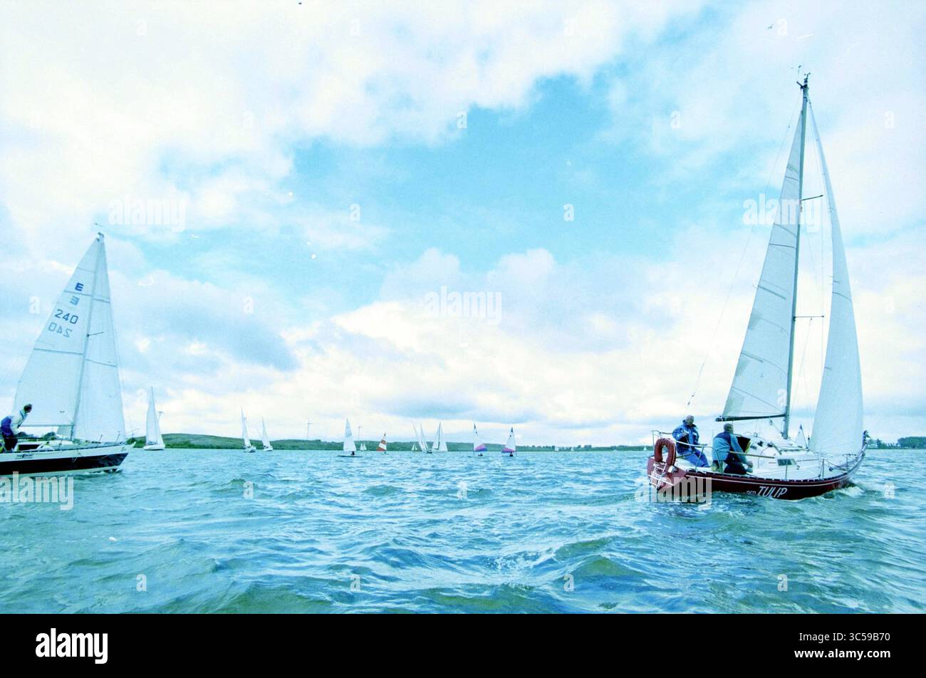 Bright white sails catching hi-res stock photography and images - Alamy