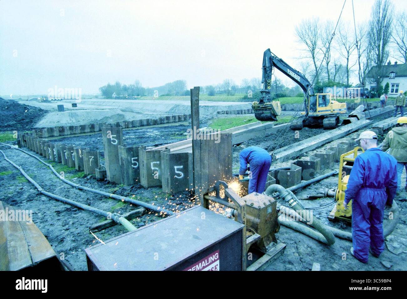 Large scale construction wooden hi-res stock photography and images - Alamy
