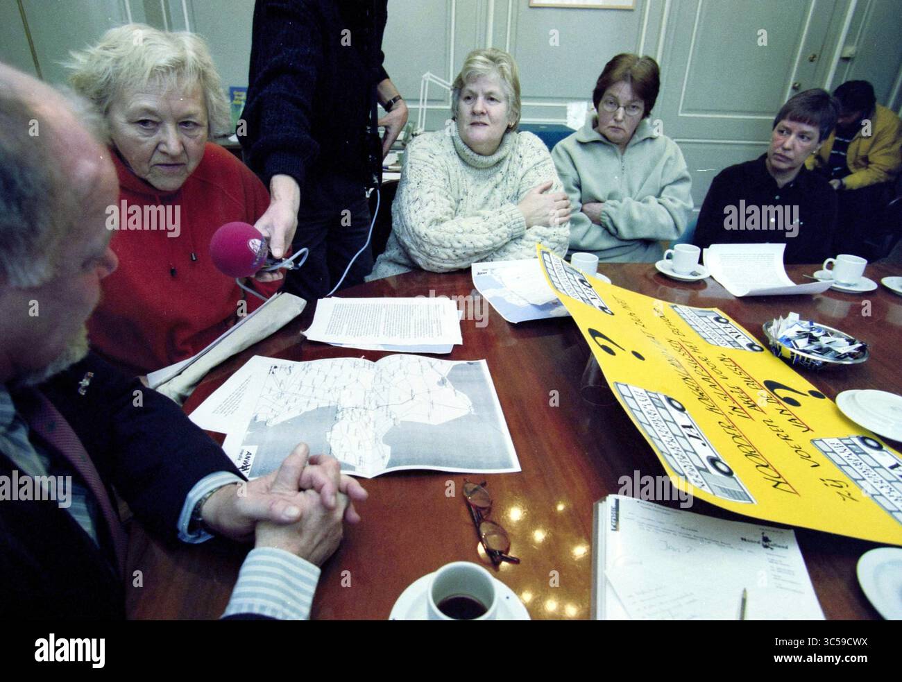 Casual conversation taking place hi-res stock photography and images ...
