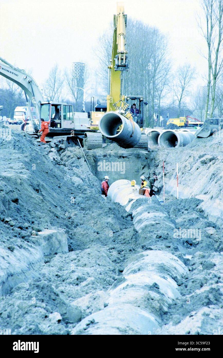 Large scale pipeline installation project hi-res stock photography and ...