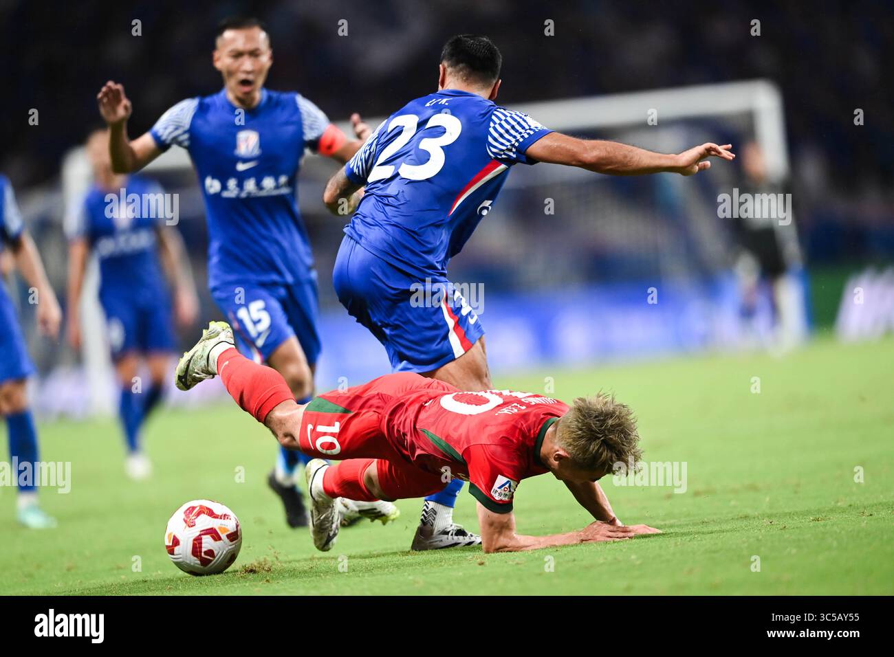 Shanghai Shenhua Football Club defeated Henan Jiuzu Dukang Football ...