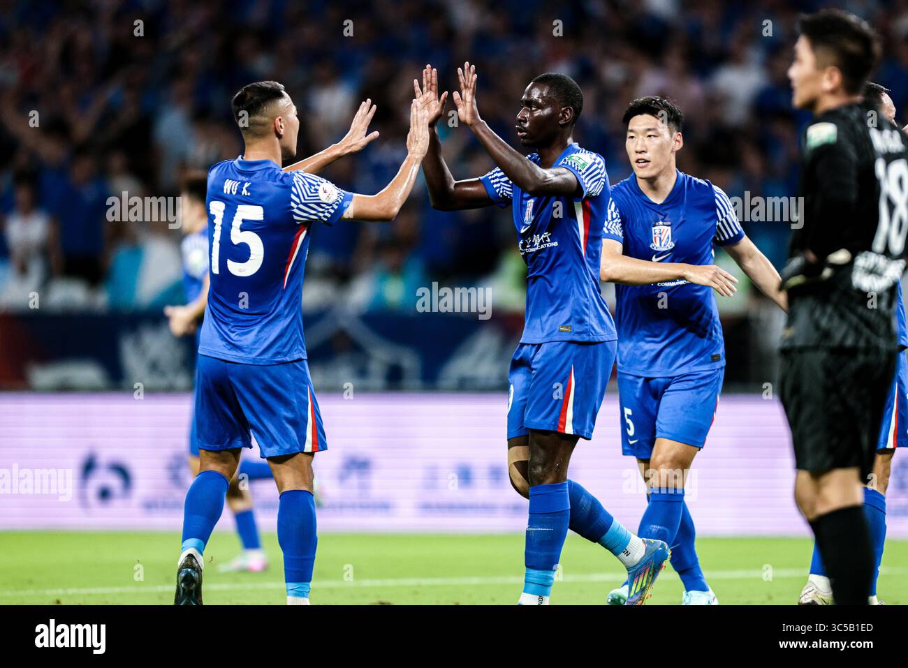Shanghai Shenhua Football Club defeated Henan Jiuzu Dukang Football ...