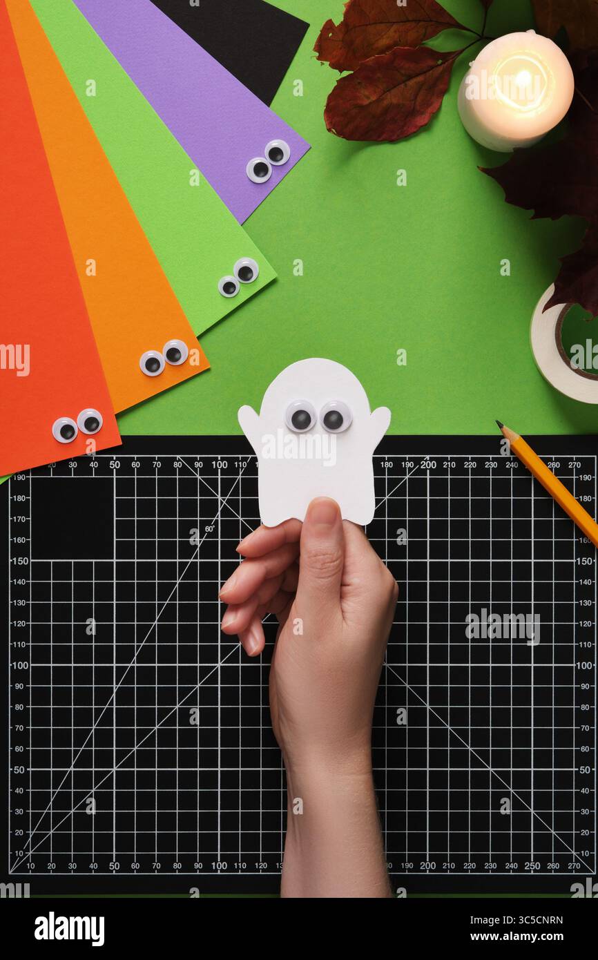 Hand cutting paper art projects hi-res stock photography and images - Alamy