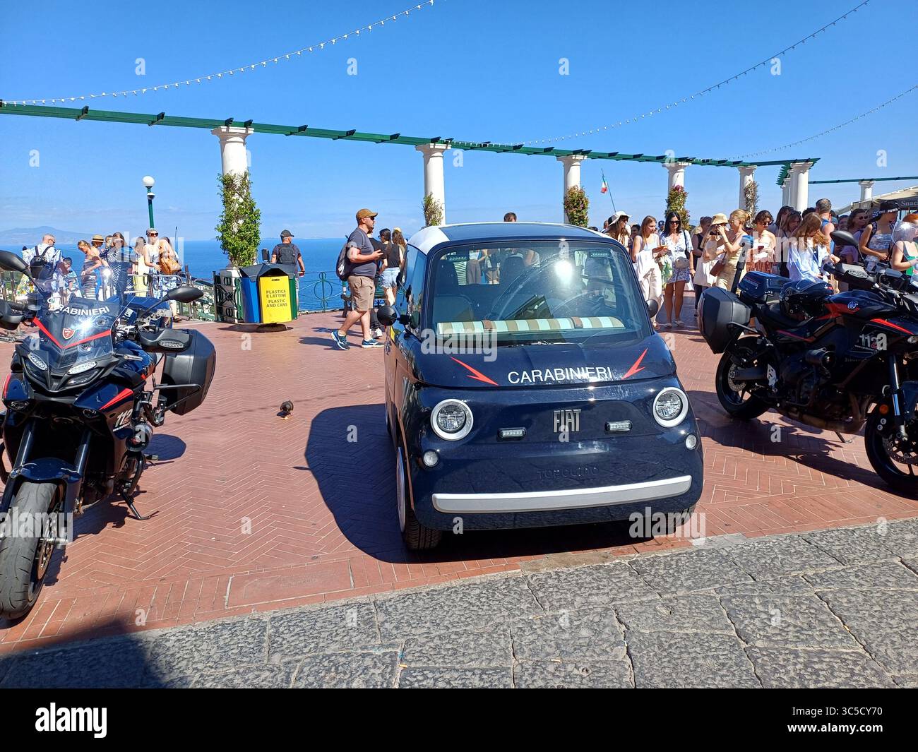 Italian police. New Fiat Topolino carabinieri. Isola di Capri, Italia ...