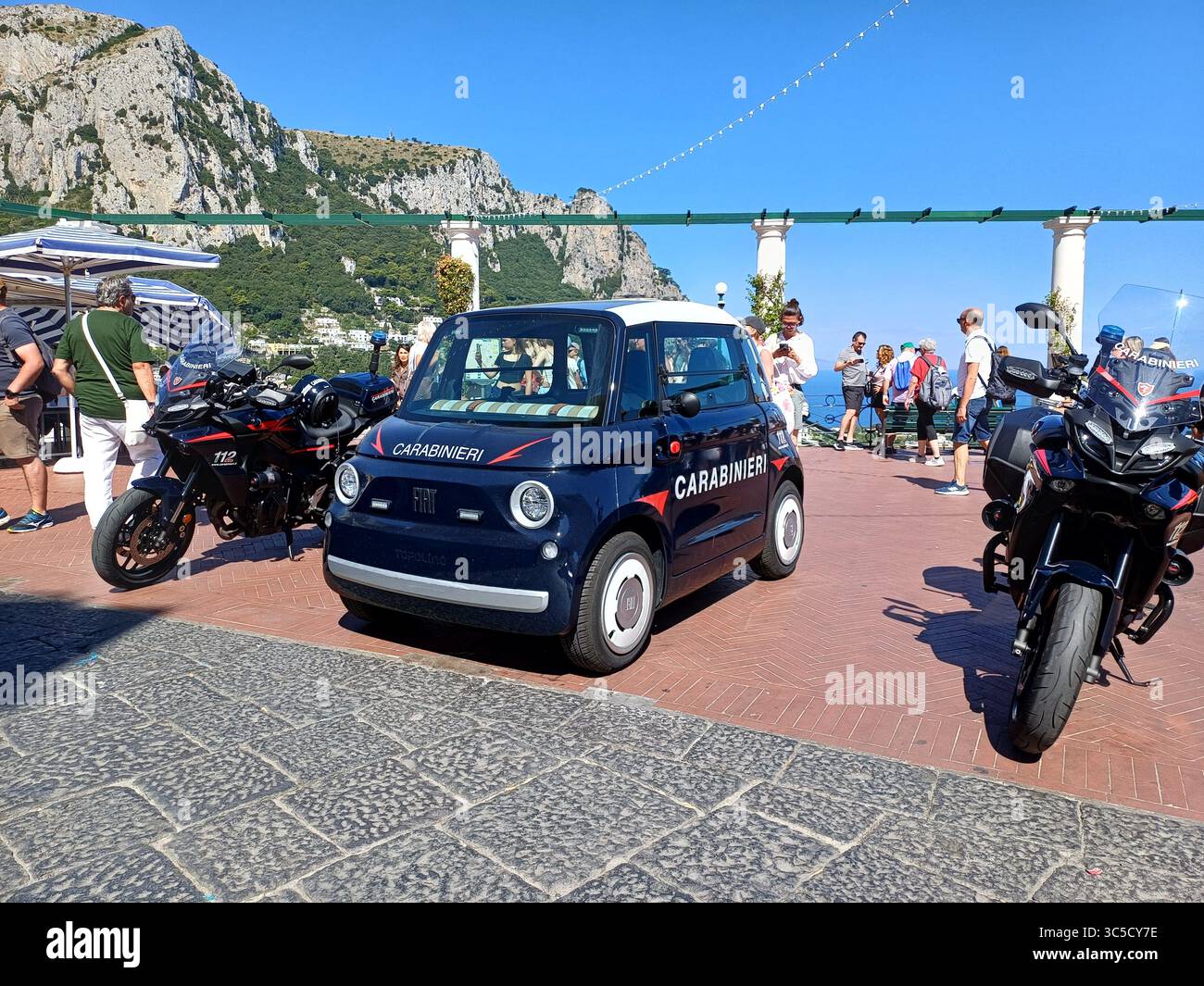 Italian police. New Fiat Topolino carabinieri. Isola di Capri, Italia ...