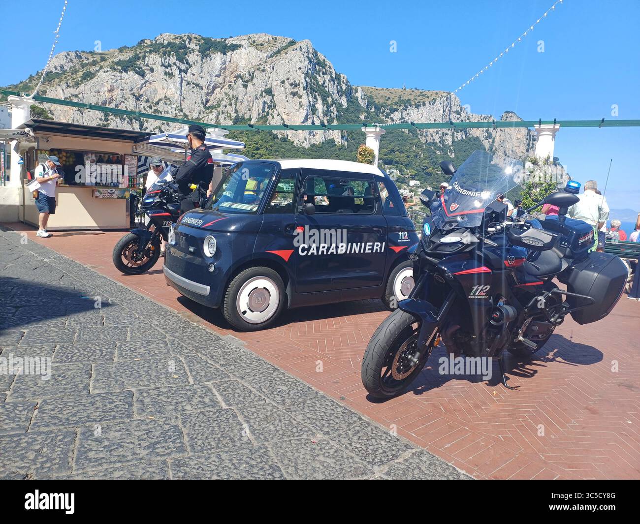 Italian police. New Fiat Topolino carabinieri. Isola di Capri, Italia ...